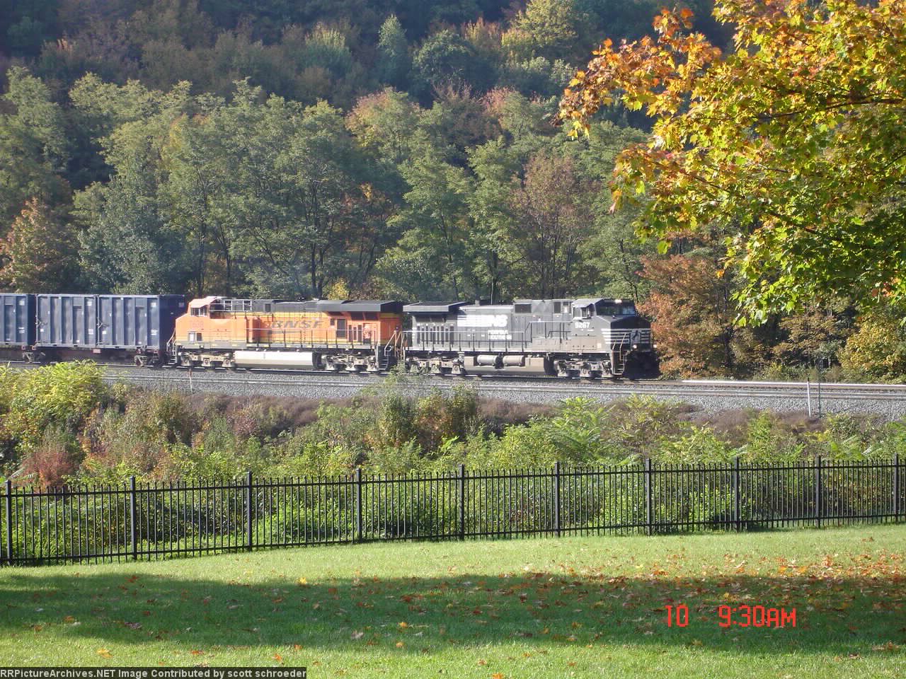 NS 9267 & BNSF 7639 comin' round the mountain